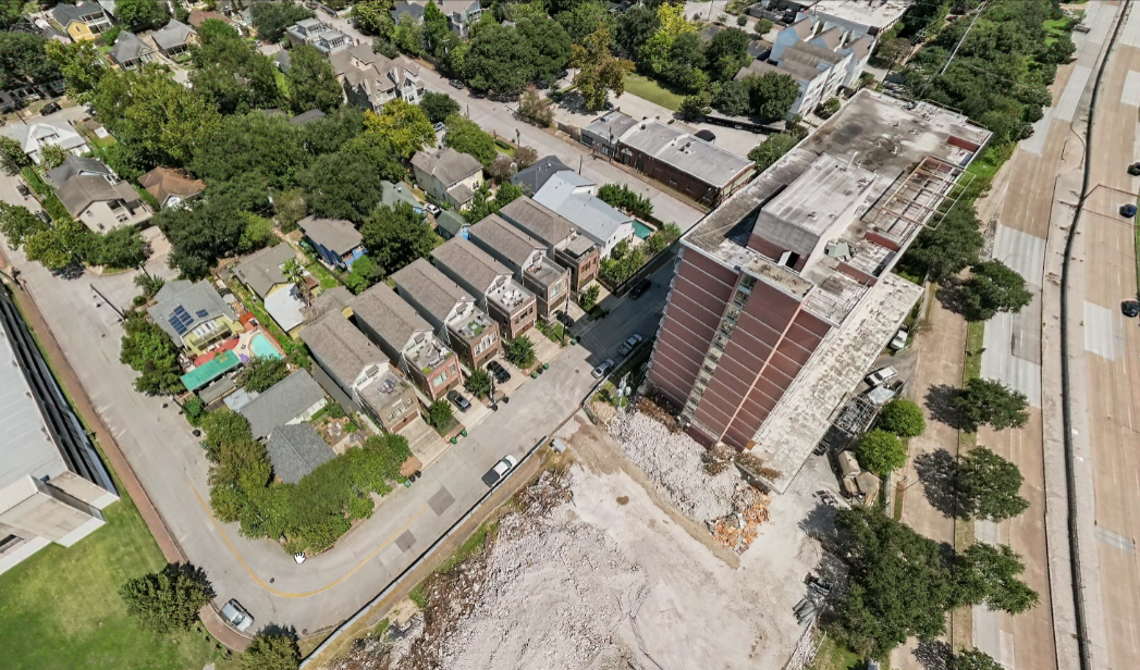 Gallery - 2100 Memorial: Columbia