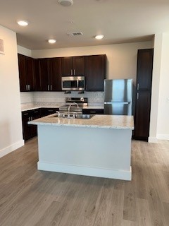 Gallery - 2100 Memorial: Columbia